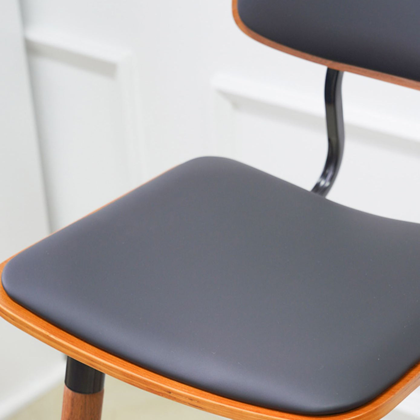 Contemporary Low Back Saddle Seat Bar Stools with Metal Base - Clearhalo